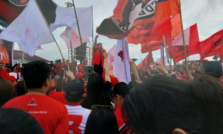 Santun dan Humoris, Rio Dondokambey Tampil Sangar Saat Orasi ...